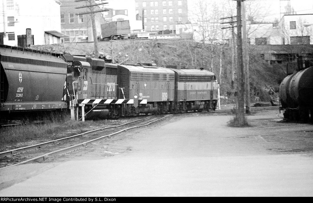 GN 610 South at MILW crossing